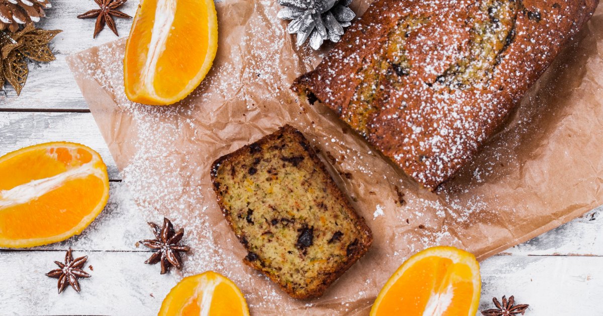 Cytrusowy keks z goździkami. Przepis na aromatyczne ciasto